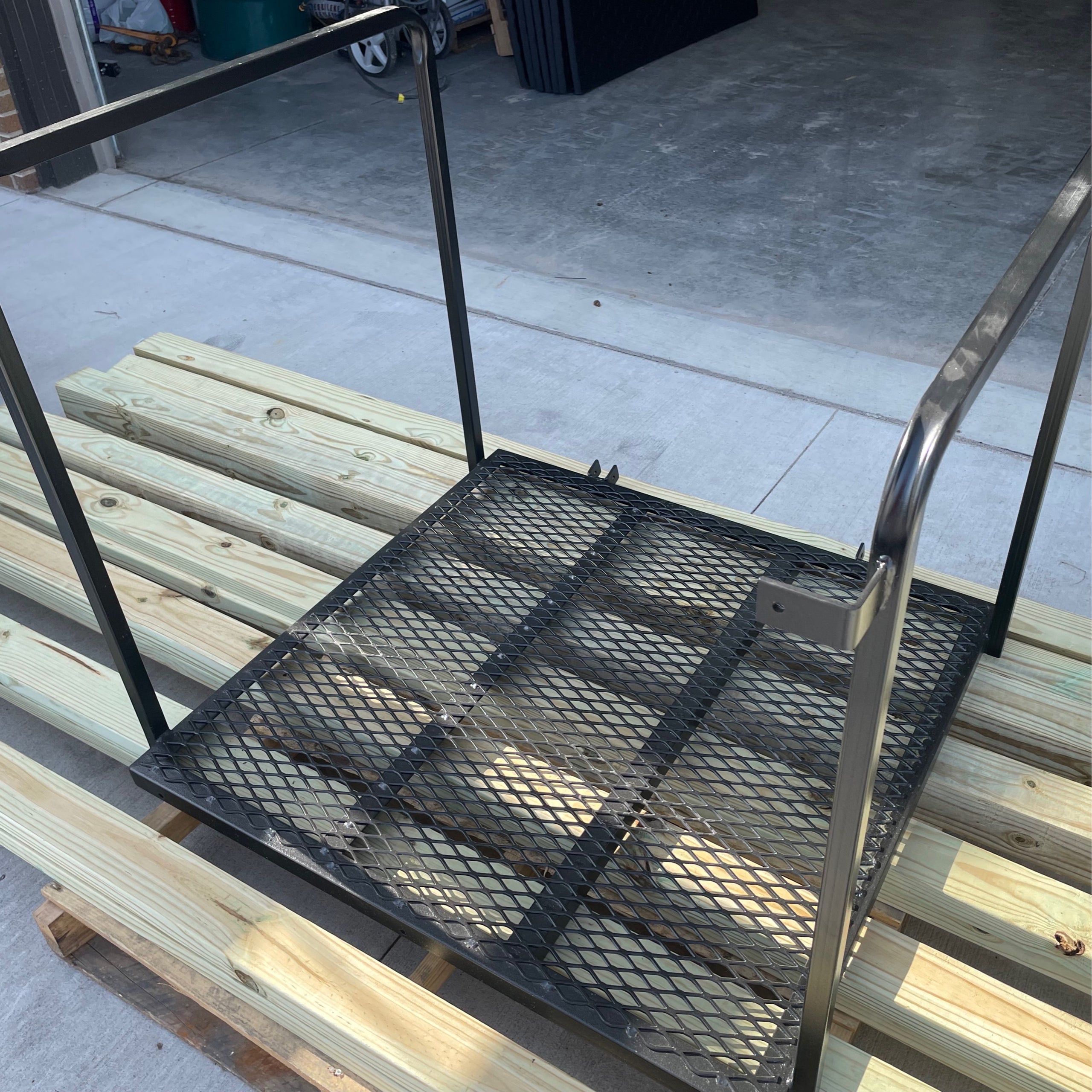 36" Platform With Ladder | Menzel's Amish Shelter & Fabrication